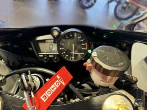 Melns Yamaha R1 2003 Viļņa, ar dzinēja tilpumu 1.00 L un nobraukumu 40 tūkst. km par 3599 €, foto 5 vietnē AUTOMOTO.COM.LV