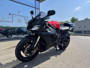Melns Yamaha R1 2003 Viļņa, ar dzinēja tilpumu 1.00 L un nobraukumu 40 tūkst. km par 3599 €, foto 6 vietnē AUTOMOTO.COM.LV