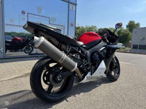Melns Yamaha R1 2003 Viļņa, ar dzinēja tilpumu 1.00 L un nobraukumu 40 tūkst. km par 3599 €, foto 9 vietnē AUTOMOTO.COM.LV