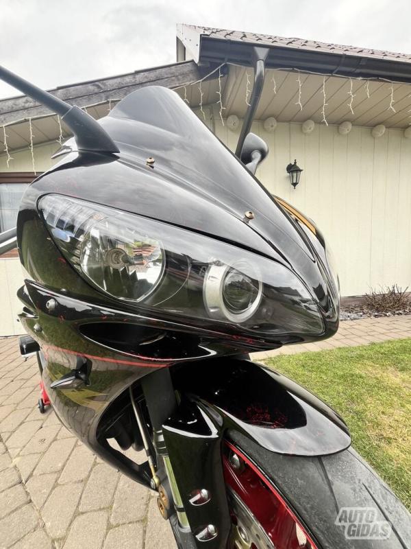 Black Yamaha R1 2004 in Vilnius, with an engine capacity of 1.00 L and mileage of 57 thousand km for 4200 €, photo 10 on AUTOMOTO.COM.LV