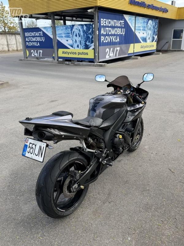 Черный Ямаха R1 2004 в Мажейкяй, объемом двигателя 1.00 л и пробегом 35 тыс. км за 4699 €, фото 3 на AUTOMOTO.COM.LV