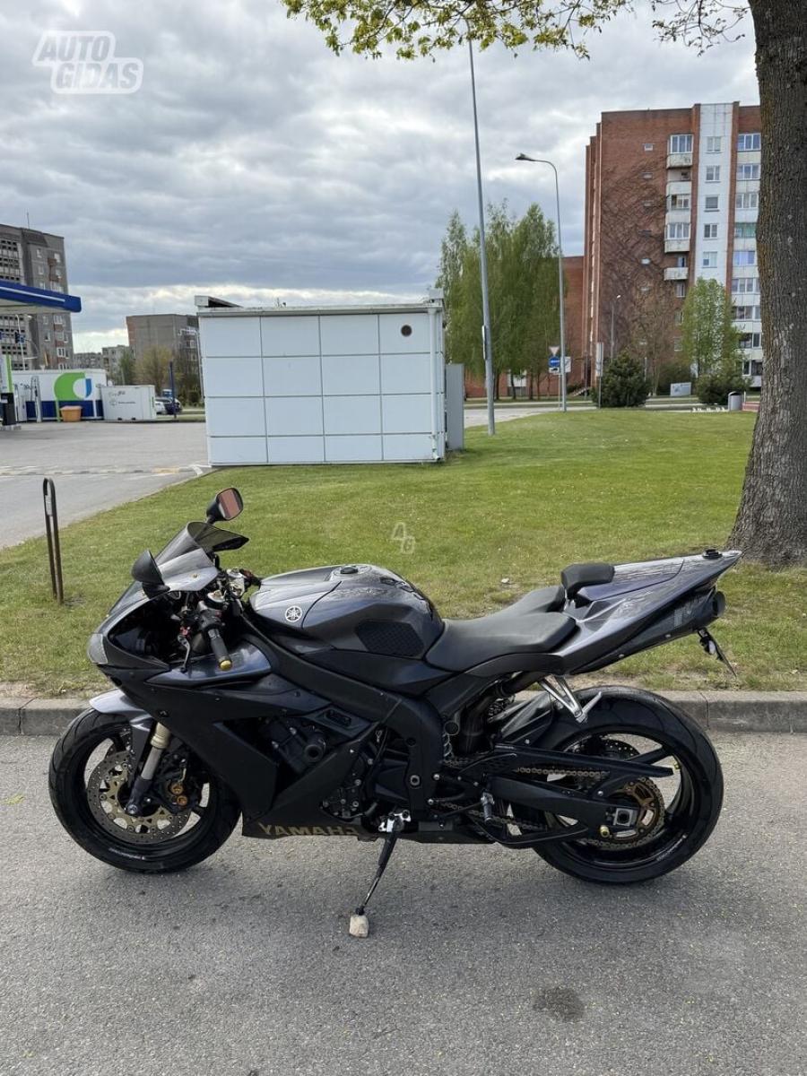 Черный Ямаха R1 2004 в Мажейкяй, объемом двигателя 1.00 л и пробегом 35 тыс. км за 4699 €, фото 7 на AUTOMOTO.COM.LV