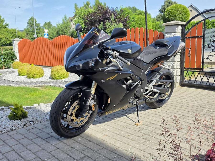 Черный Ямаха R1 2004 в Кретинга, объемом двигателя 1.00 л и пробегом 38 тыс. км за 4500 €, фото 7 на AUTOMOTO.COM.LV