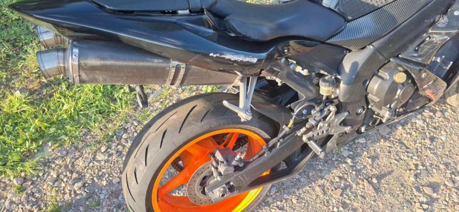 Melns Yamaha R1 2004 Viļņa, ar dzinēja tilpumu 1.00 L un nobraukumu 45 tūkst. km par 3700 €, foto 3 vietnē AUTOMOTO.COM.LV