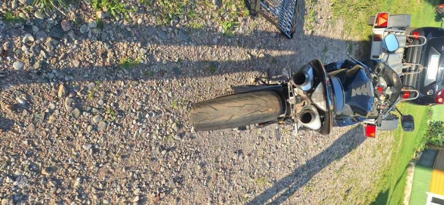 Melns Yamaha R1 2004 Viļņa, ar dzinēja tilpumu 1.00 L un nobraukumu 45 tūkst. km par 3700 €, foto 4 vietnē AUTOMOTO.COM.LV