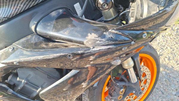 Melns Yamaha R1 2004 Viļņa, ar dzinēja tilpumu 1.00 L un nobraukumu 45 tūkst. km par 3700 €, foto 6 vietnē AUTOMOTO.COM.LV