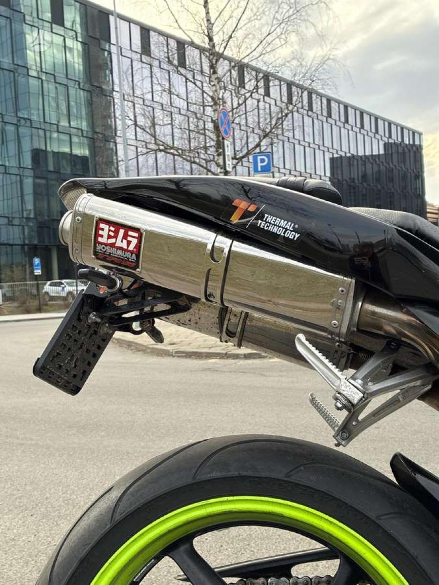 Melns Yamaha R1 2006 Viļņa, ar dzinēja tilpumu 1.00 L un nobraukumu 30 tūkst. km par 4500 €, foto 3 vietnē AUTOMOTO.COM.LV