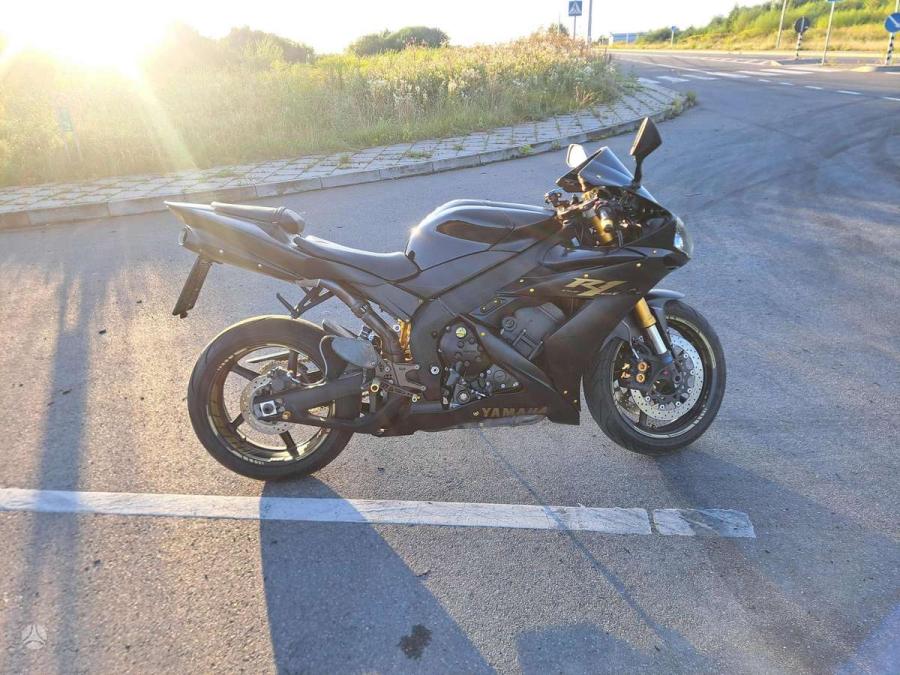 Черный Ямаха R1 2006 в Вильнюс, объемом двигателя 1.00 л и пробегом 37 тыс. км за 3700 €, фото 3 на AUTOMOTO.COM.LV
