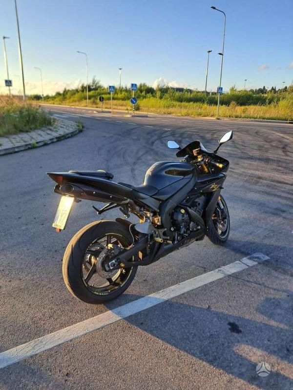 Черный Ямаха R1 2006 в Вильнюс, объемом двигателя 1.00 л и пробегом 37 тыс. км за 3700 €, фото 4 на AUTOMOTO.COM.LV