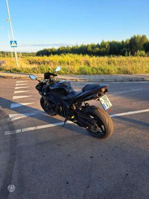 Черный Ямаха R1 2006 в Вильнюс, объемом двигателя 1.00 л и пробегом 37 тыс. км за 3700 €, фото 7 на AUTOMOTO.COM.LV