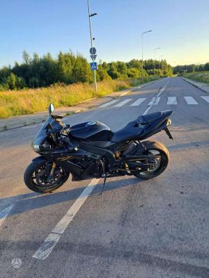 Черный Ямаха R1 2006 в Вильнюс, объемом двигателя 1.00 л и пробегом 37 тыс. км за 3700 €, фото 8 на AUTOMOTO.COM.LV