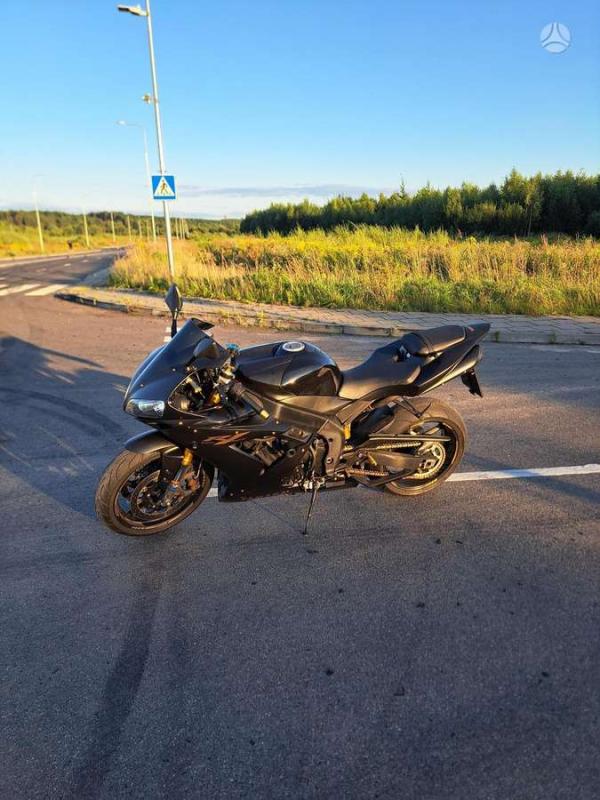 Черный Ямаха R1 2006 в Вильнюс, объемом двигателя 1.00 л и пробегом 37 тыс. км за 3700 €, фото 8 на AUTOMOTO.COM.LV