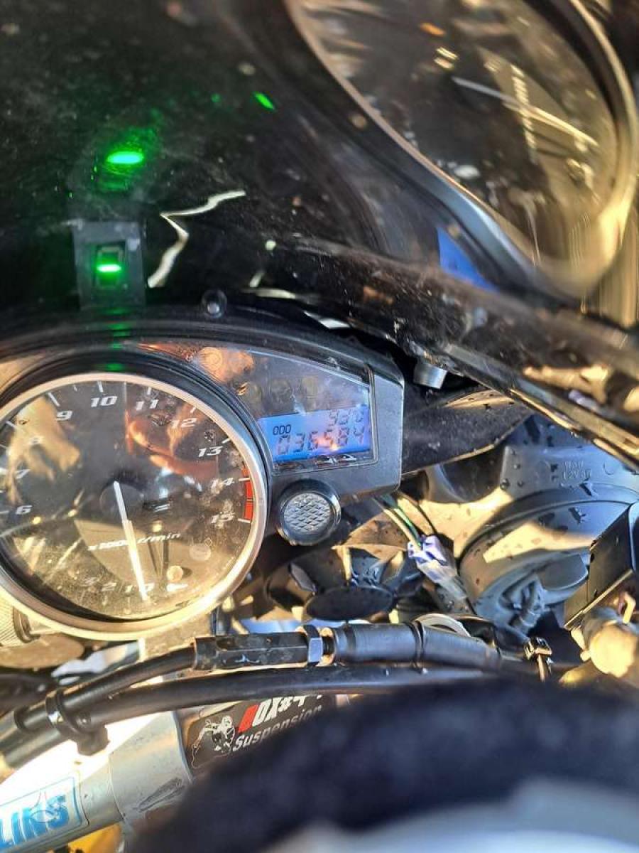 Черный Ямаха R1 2006 в Вильнюс, объемом двигателя 1.00 л и пробегом 37 тыс. км за 3700 €, фото 11 на AUTOMOTO.COM.LV