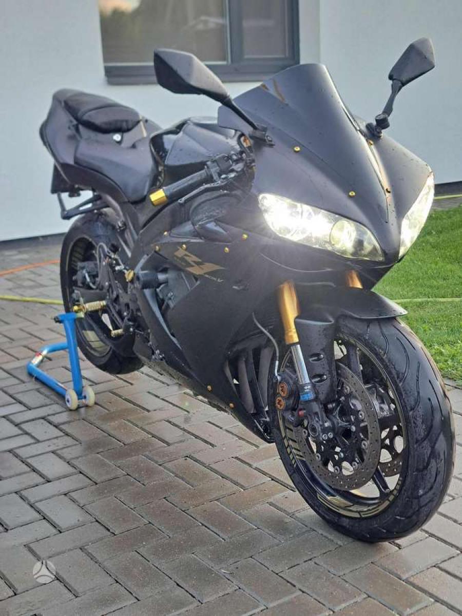 Черный Ямаха R1 2006 в Вильнюс, объемом двигателя 1.00 л и пробегом 37 тыс. км за 3700 €, фото 12 на AUTOMOTO.COM.LV