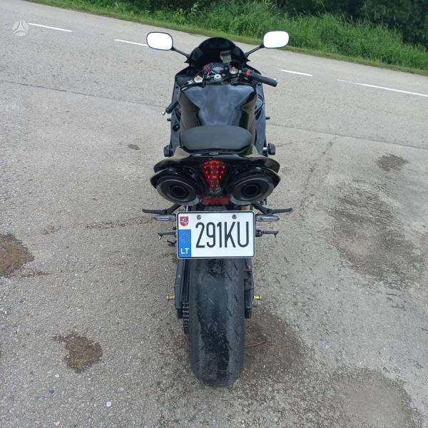 Черный Ямаха R1 2007 в Шилуте, объемом двигателя 1.00 л и пробегом 25 тыс. км за 5600 €, фото 5 на AUTOMOTO.COM.LV