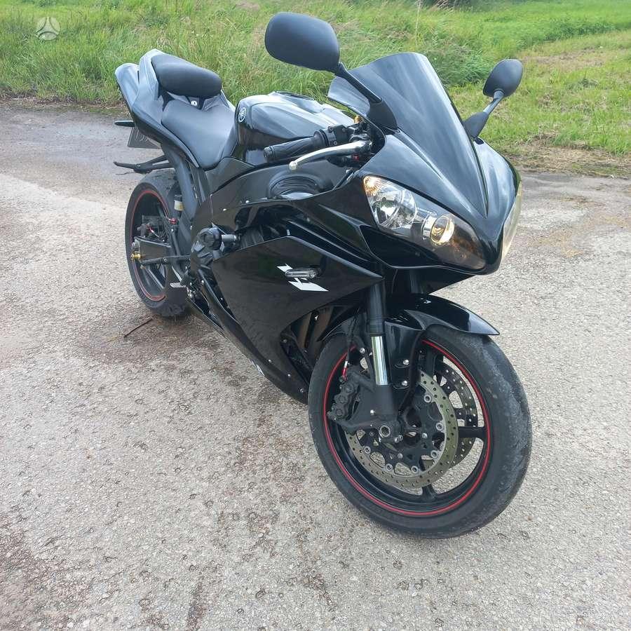 Black Yamaha R1 2007 in Silute, with an engine capacity of 1.00 L and mileage of 25 thousand km for 5600 €, photo 3 on AUTOMOTO.COM.LV