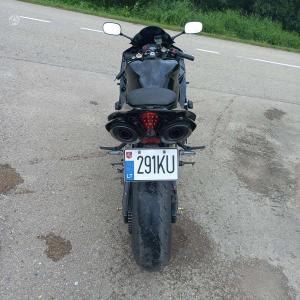 Black Yamaha R1 2007 in Silute, with an engine capacity of 1.00 L and mileage of 25 thousand km for 5600 €, photo 6 on AUTOMOTO.COM.LV