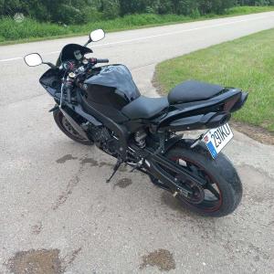 Black Yamaha R1 2007 in Silute, with an engine capacity of 1.00 L and mileage of 25 thousand km for 5600 €, photo 7 on AUTOMOTO.COM.LV