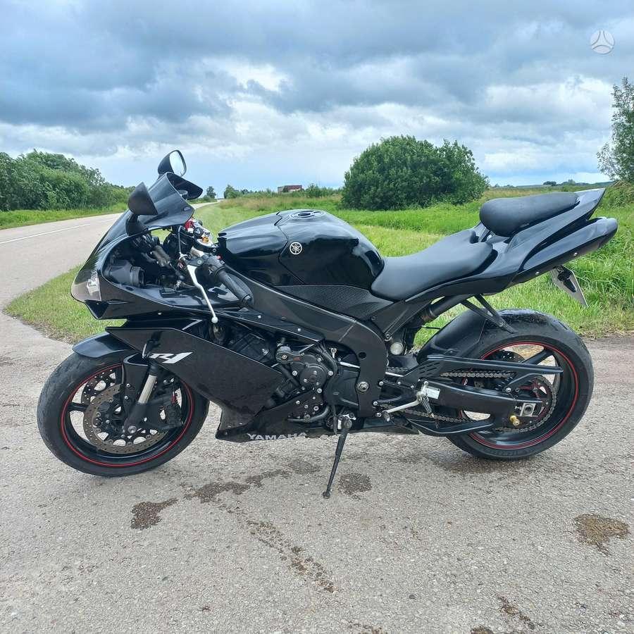 Black Yamaha R1 2007 in Silute, with an engine capacity of 1.00 L and mileage of 25 thousand km for 5600 €, photo 8 on AUTOMOTO.COM.LV