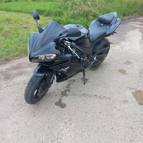Melns Yamaha R1 2007 Šilutė, ar dzinēja tilpumu 1.00 L un nobraukumu 25 tūkst. km par 5600 €, foto 8 vietnē AUTOMOTO.COM.LV