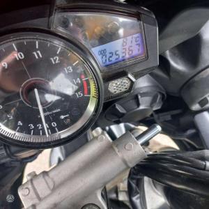 Black Yamaha R1 2007 in Silute, with an engine capacity of 1.00 L and mileage of 25 thousand km for 5600 €, photo 11 on AUTOMOTO.COM.LV