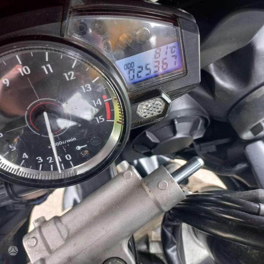 Black Yamaha R1 2007 in Silute, with an engine capacity of 1.00 L and mileage of 25 thousand km for 5600 €, photo 11 on AUTOMOTO.COM.LV