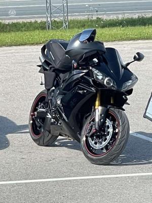 Black Yamaha R1 2007 in Saldus, with an engine capacity of 1.00 L and mileage of 34 thousand km for 5200 €, photo 3 on AUTOMOTO.COM.LV
