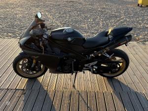 Black Yamaha R1 2009 in Riga, with an engine capacity of 1.00 L and mileage of 43 thousand km for 7700 €, photo 6 on AUTOMOTO.COM.LV