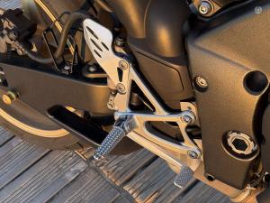 Black Yamaha R1 2009 in Riga, with an engine capacity of 1.00 L and mileage of 43 thousand km for 7700 €, photo 24 on AUTOMOTO.COM.LV