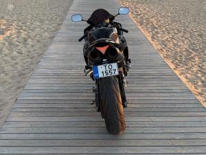 Black Yamaha R1 2009 in Riga, with an engine capacity of 1.00 L and mileage of 43 thousand km for 7700 €, photo 31 on AUTOMOTO.COM.LV