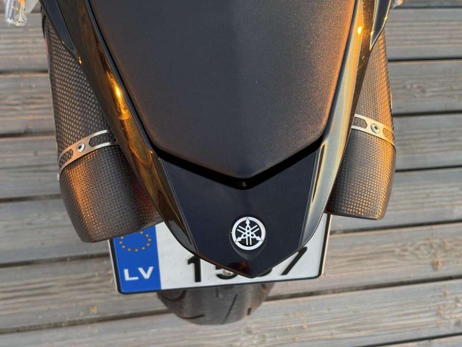 Black Yamaha R1 2009 in Riga, with an engine capacity of 1.00 L and mileage of 43 thousand km for 7700 €, photo 36 on AUTOMOTO.COM.LV