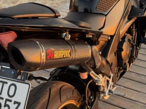 Black Yamaha R1 2009 in Riga, with an engine capacity of 1.00 L and mileage of 43 thousand km for 7700 €, photo 37 on AUTOMOTO.COM.LV
