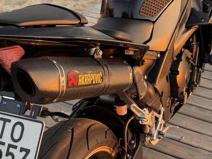 Black Yamaha R1 2009 in Riga, with an engine capacity of 1.00 L and mileage of 43 thousand km for 7700 €, photo 37 on AUTOMOTO.COM.LV