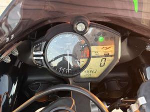 Black Yamaha R1 2009 in Riga, with an engine capacity of 1.00 L and mileage of 43 thousand km for 7700 €, photo 40 on AUTOMOTO.COM.LV