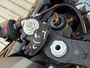 Black Yamaha R1 2009 in Riga, with an engine capacity of 1.00 L and mileage of 43 thousand km for 7700 €, photo 41 on AUTOMOTO.COM.LV