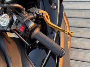 Black Yamaha R1 2009 in Riga, with an engine capacity of 1.00 L and mileage of 43 thousand km for 7700 €, photo 43 on AUTOMOTO.COM.LV