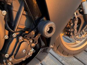 Black Yamaha R1 2009 in Riga, with an engine capacity of 1.00 L and mileage of 43 thousand km for 7700 €, photo 44 on AUTOMOTO.COM.LV