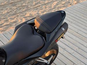 Black Yamaha R1 2009 in Riga, with an engine capacity of 1.00 L and mileage of 43 thousand km for 7700 €, photo 46 on AUTOMOTO.COM.LV