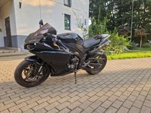 Черный Ямаха R1 2009 в Рига, объемом двигателя 1.00 л и пробегом 37 тыс. км за 6000 €, фото  на AUTOMOTO.COM.LV