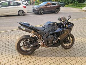 Black Yamaha R1 2009 in Riga, with an engine capacity of 1.00 L and mileage of 37 thousand km for 6000 €, photo 3 on AUTOMOTO.COM.LV