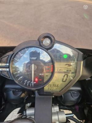 Black Yamaha R1 2009 in Riga, with an engine capacity of 1.00 L and mileage of 37 thousand km for 6000 €, photo 6 on AUTOMOTO.COM.LV