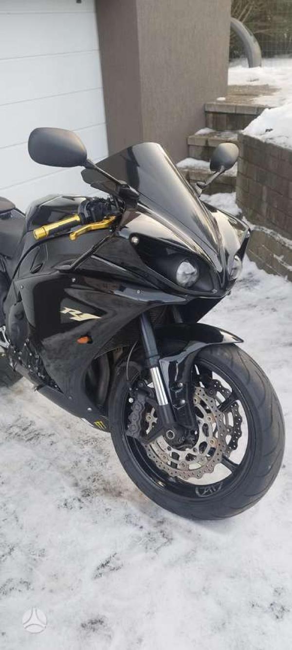 Black Yamaha R1 2011 in Vilnius, with an engine capacity of 1.00 L and mileage of 41 thousand km for 6900 €, photo 1 on AUTOMOTO.COM.LV