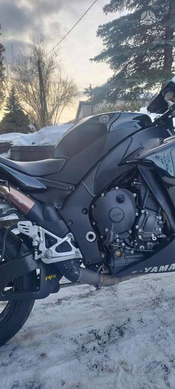 Black Yamaha R1 2011 in Vilnius, with an engine capacity of 1.00 L and mileage of 41 thousand km for 6900 €, photo 3 on AUTOMOTO.COM.LV