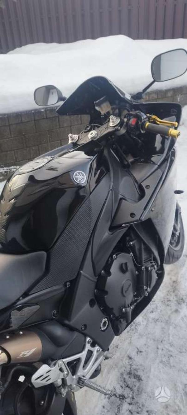 Black Yamaha R1 2011 in Vilnius, with an engine capacity of 1.00 L and mileage of 41 thousand km for 6900 €, photo 4 on AUTOMOTO.COM.LV