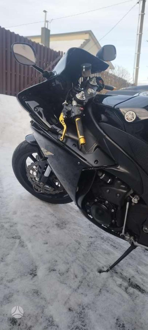 Black Yamaha R1 2011 in Vilnius, with an engine capacity of 1.00 L and mileage of 41 thousand km for 6900 €, photo 10 on AUTOMOTO.COM.LV