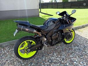 Black Yamaha R1 2014 in Druskininkai, with an engine capacity of 1.00 L and mileage of 19 thousand km for 8600 €, photo 3 on AUTOMOTO.COM.LV