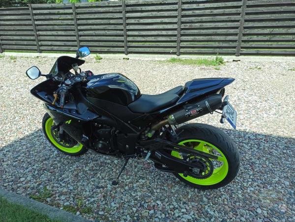 Black Yamaha R1 2014 in Druskininkai, with an engine capacity of 1.00 L and mileage of 19 thousand km for 8600 €, photo 3 on AUTOMOTO.COM.LV