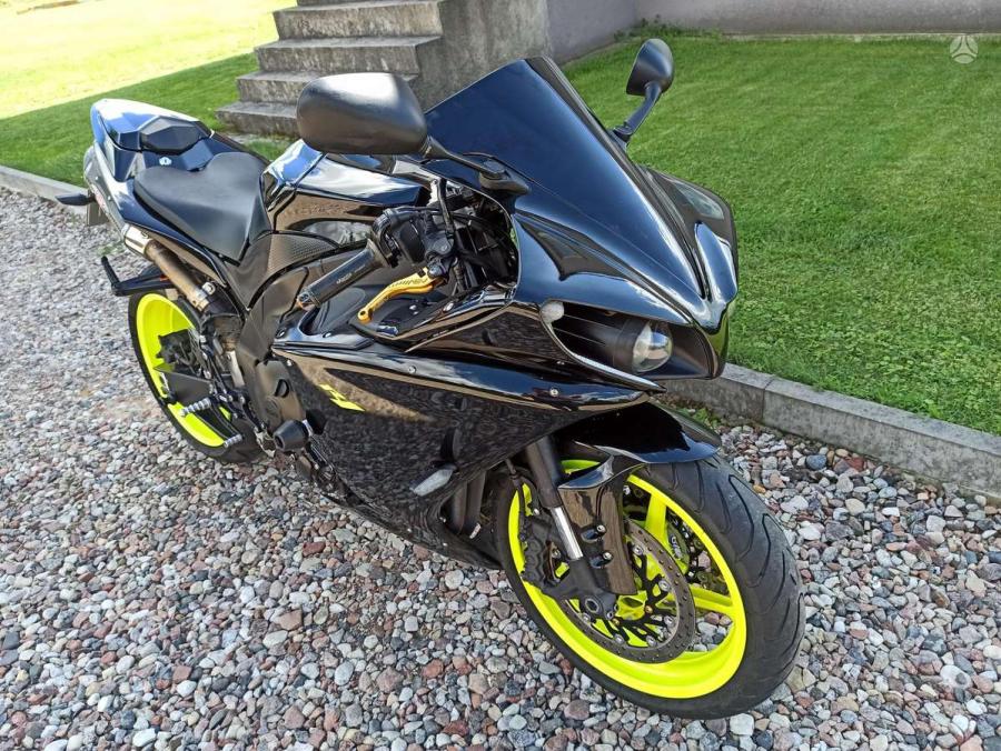 Black Yamaha R1 2014 in Druskininkai, with an engine capacity of 1.00 L and mileage of 19 thousand km for 8600 €, photo 6 on AUTOMOTO.COM.LV