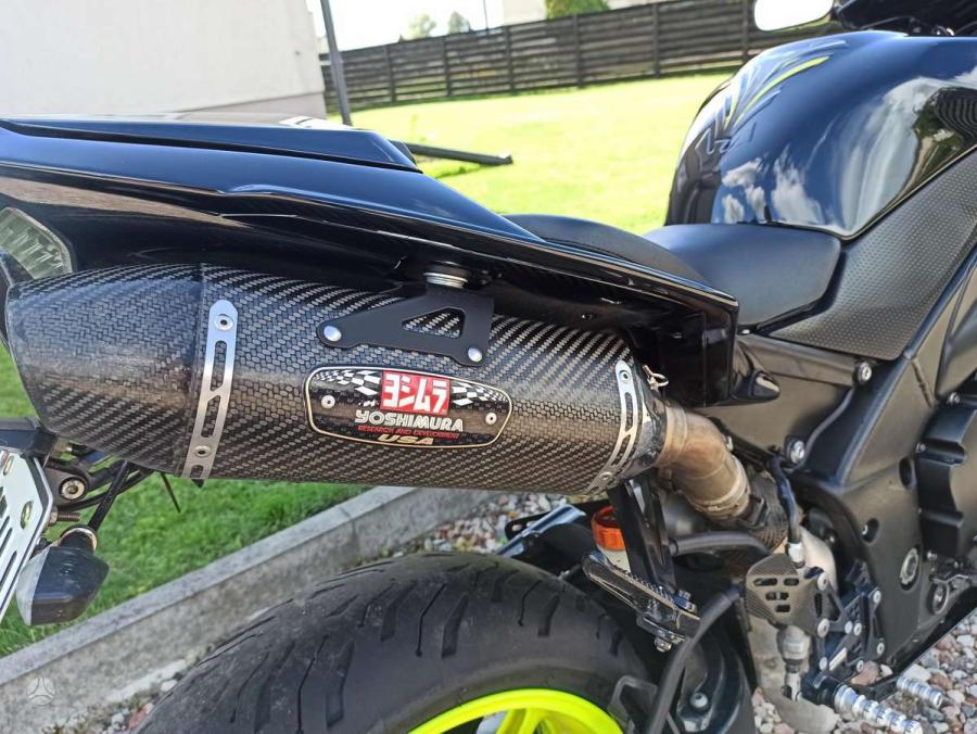 Black Yamaha R1 2014 in Druskininkai, with an engine capacity of 1.00 L and mileage of 19 thousand km for 8600 €, photo 8 on AUTOMOTO.COM.LV