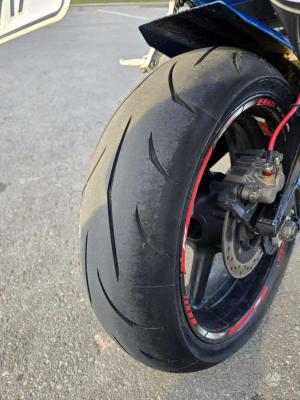 Zils Yamaha R1 2003 Plungė, ar dzinēja tilpumu 1.00 L un nobraukumu 55 tūkst. km par 3325 €, foto 11 vietnē AUTOMOTO.COM.LV